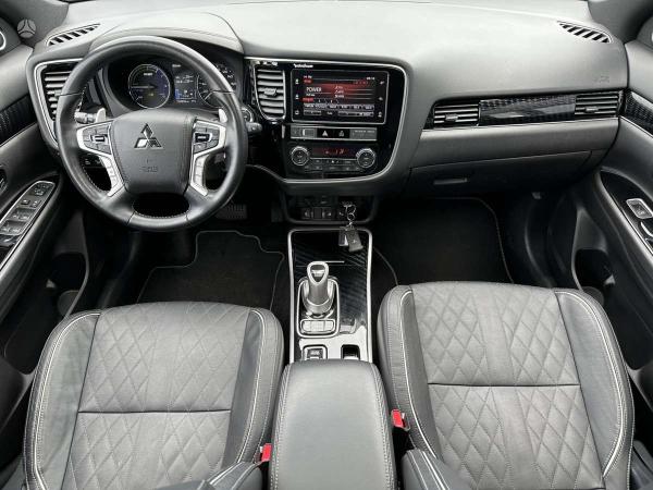 Black Mitsubishi Outlander 2019 in Vilnius, with an engine capacity of 2.40 L and mileage of 152 thousand km for 17250 €, photo 7 on AUTOMOTO.COM.LV