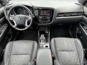 Melns Mitsubishi Outlander 2019 Viļņa, ar dzinēja tilpumu 2.40 L un nobraukumu 152 tūkst. km par 17250 €, foto 8 vietnē AUTOMOTO.COM.LV