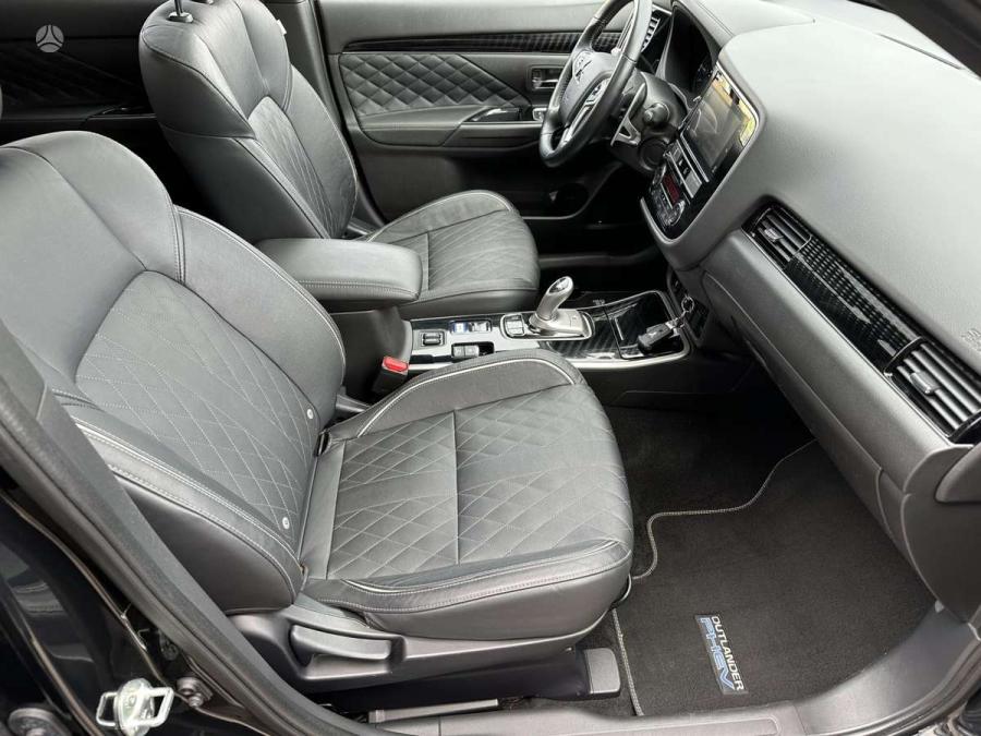 Melns Mitsubishi Outlander 2019 Viļņa, ar dzinēja tilpumu 2.40 L un nobraukumu 152 tūkst. km par 17250 €, foto 9 vietnē AUTOMOTO.COM.LV