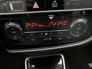 Melns Mitsubishi Outlander 2019 Viļņa, ar dzinēja tilpumu 2.40 L un nobraukumu 152 tūkst. km par 17250 €, foto 24 vietnē AUTOMOTO.COM.LV