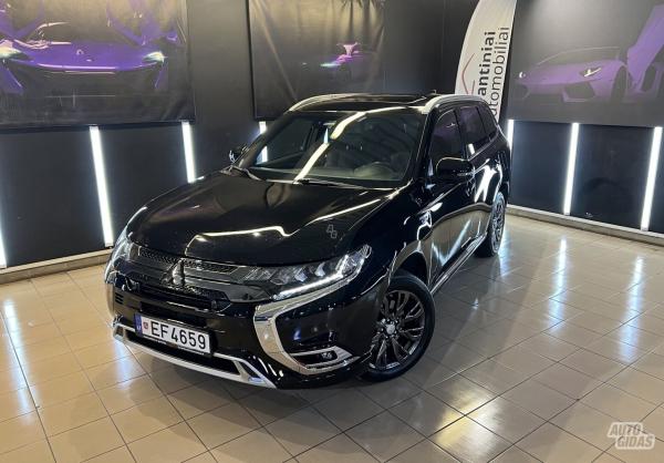 Black Mitsubishi Outlander 2019 in Avizieniai, with an engine capacity of 2.40 L and mileage of 152 thousand km for 17250 €, photo 1 on AUTOMOTO.COM.LV