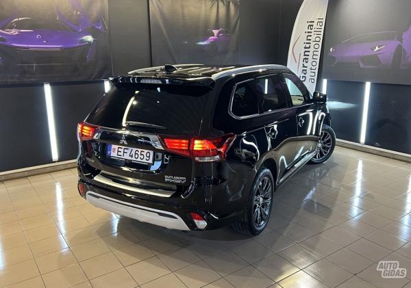Black Mitsubishi Outlander 2019 in Avizieniai, with an engine capacity of 2.40 L and mileage of 152 thousand km for 17250 €, photo 2 on AUTOMOTO.COM.LV