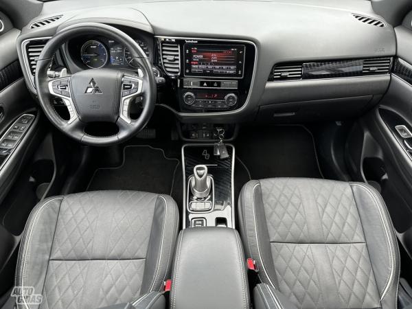 Black Mitsubishi Outlander 2019 in Avizieniai, with an engine capacity of 2.40 L and mileage of 152 thousand km for 17250 €, photo 7 on AUTOMOTO.COM.LV