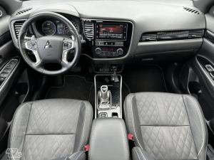 Black Mitsubishi Outlander 2019 in Avizieniai, with an engine capacity of 2.40 L and mileage of 152 thousand km for 17250 €, photo 8 on AUTOMOTO.COM.LV
