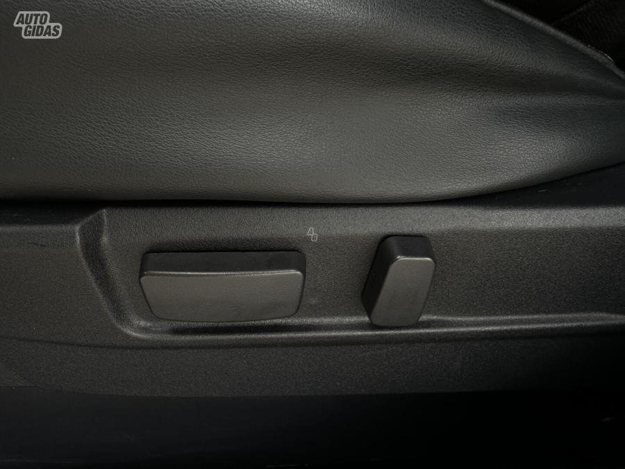 Black Mitsubishi Outlander 2019 in Avizieniai, with an engine capacity of 2.40 L and mileage of 152 thousand km for 17250 €, photo 10 on AUTOMOTO.COM.LV