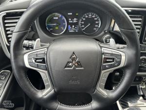 Black Mitsubishi Outlander 2019 in Avizieniai, with an engine capacity of 2.40 L and mileage of 152 thousand km for 17250 €, photo 13 on AUTOMOTO.COM.LV