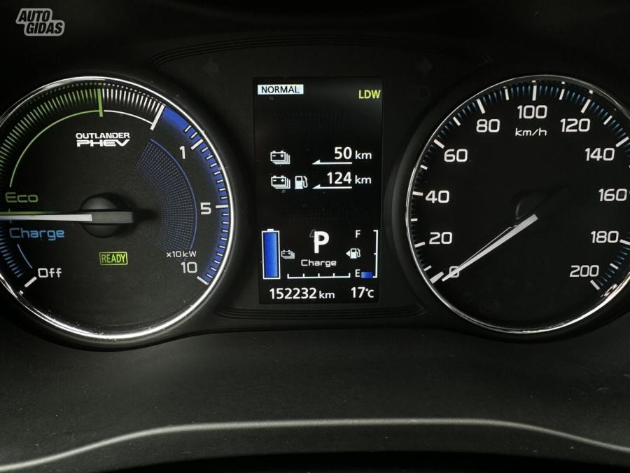 Black Mitsubishi Outlander 2019 in Avizieniai, with an engine capacity of 2.40 L and mileage of 152 thousand km for 17250 €, photo 14 on AUTOMOTO.COM.LV