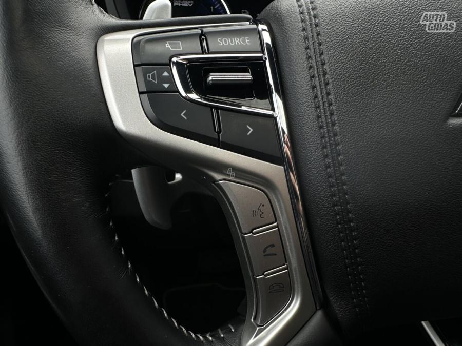Black Mitsubishi Outlander 2019 in Avizieniai, with an engine capacity of 2.40 L and mileage of 152 thousand km for 17250 €, photo 16 on AUTOMOTO.COM.LV