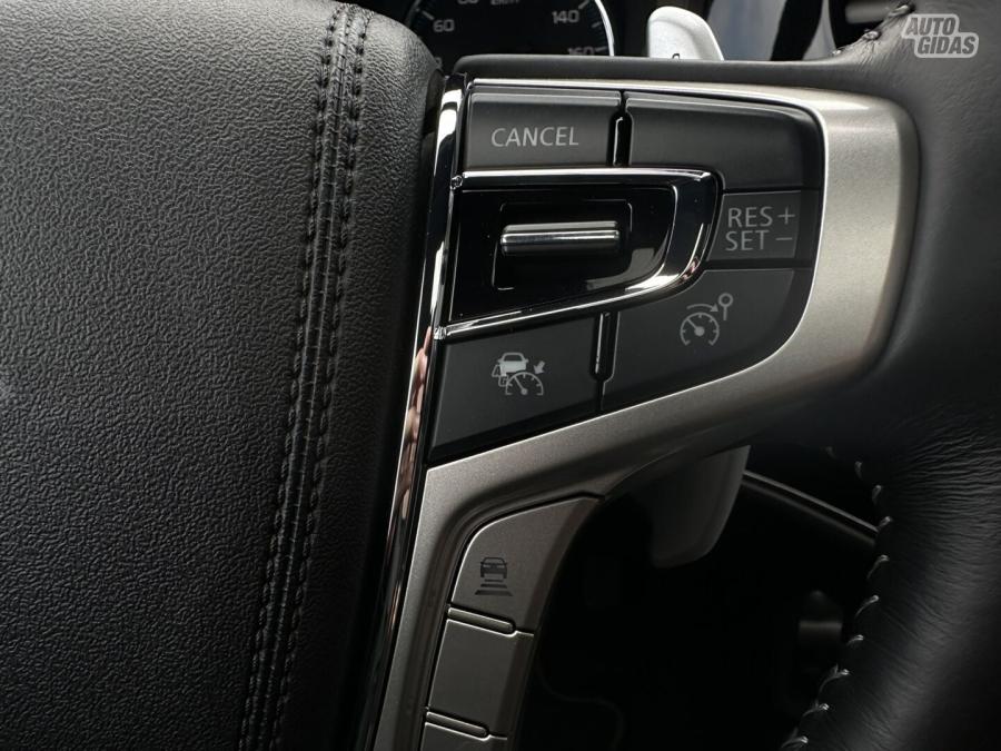 Black Mitsubishi Outlander 2019 in Avizieniai, with an engine capacity of 2.40 L and mileage of 152 thousand km for 17250 €, photo 17 on AUTOMOTO.COM.LV