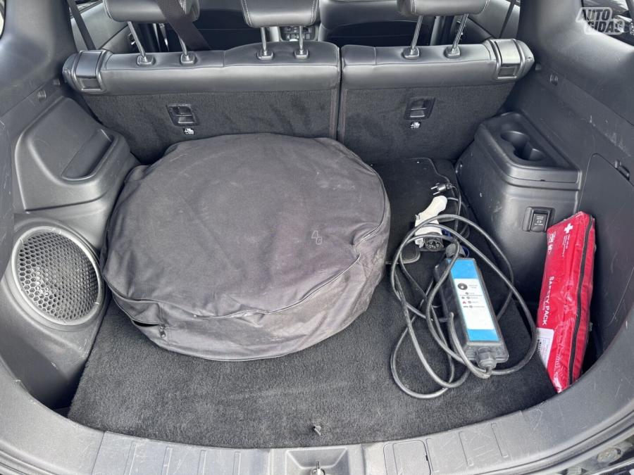 Black Mitsubishi Outlander 2019 in Avizieniai, with an engine capacity of 2.40 L and mileage of 152 thousand km for 17250 €, photo 29 on AUTOMOTO.COM.LV