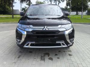 Black Mitsubishi Outlander 2019 in Vilnius, with an engine capacity of 2.36 L and mileage of 111 thousand km for 16750 €, photo 3 on AUTOMOTO.COM.LV