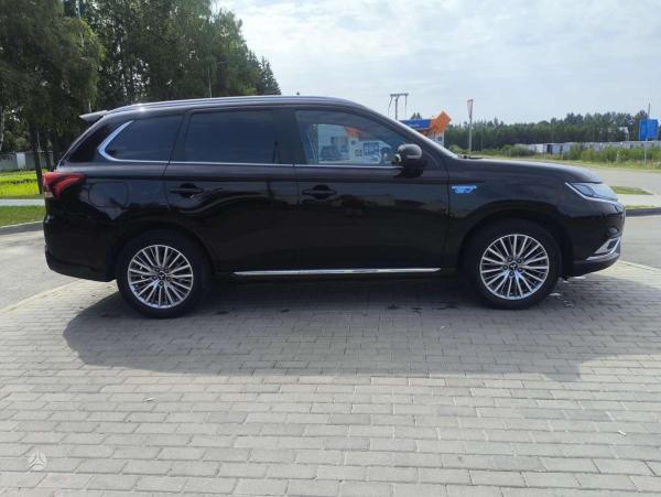 Melns Mitsubishi Outlander 2019 Viļņa, ar dzinēja tilpumu 2.36 L un nobraukumu 111 tūkst. km par 16750 €, foto 4 vietnē AUTOMOTO.COM.LV