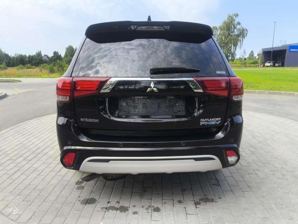 Melns Mitsubishi Outlander 2019 Viļņa, ar dzinēja tilpumu 2.36 L un nobraukumu 111 tūkst. km par 16750 €, foto 6 vietnē AUTOMOTO.COM.LV