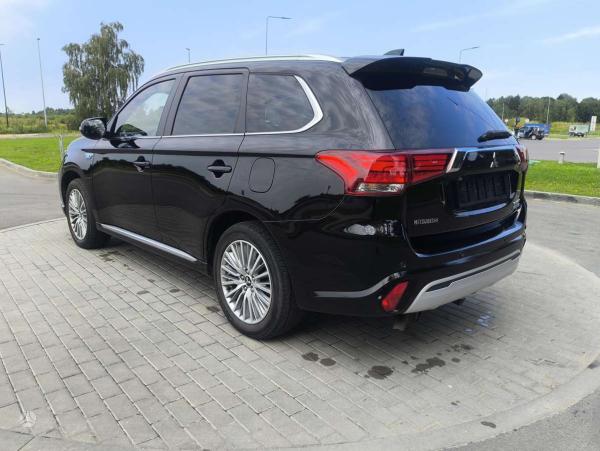 Melns Mitsubishi Outlander 2019 Viļņa, ar dzinēja tilpumu 2.36 L un nobraukumu 111 tūkst. km par 16750 €, foto 7 vietnē AUTOMOTO.COM.LV