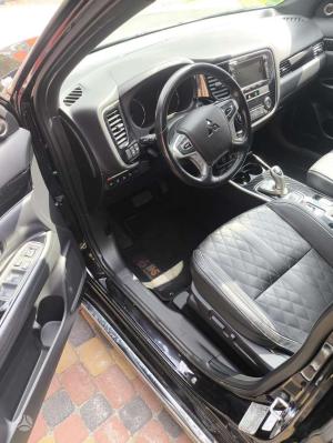 Black Mitsubishi Outlander 2019 in Vilnius, with an engine capacity of 2.36 L and mileage of 111 thousand km for 16750 €, photo 10 on AUTOMOTO.COM.LV