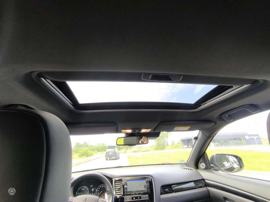 Black Mitsubishi Outlander 2019 in Vilnius, with an engine capacity of 2.36 L and mileage of 111 thousand km for 16750 €, photo 16 on AUTOMOTO.COM.LV