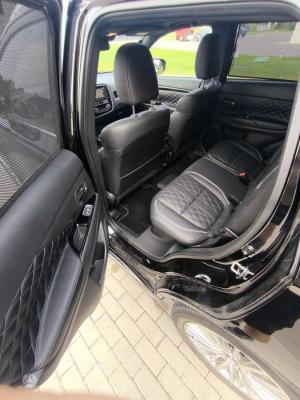 Black Mitsubishi Outlander 2019 in Vilnius, with an engine capacity of 2.36 L and mileage of 111 thousand km for 16750 €, photo 18 on AUTOMOTO.COM.LV