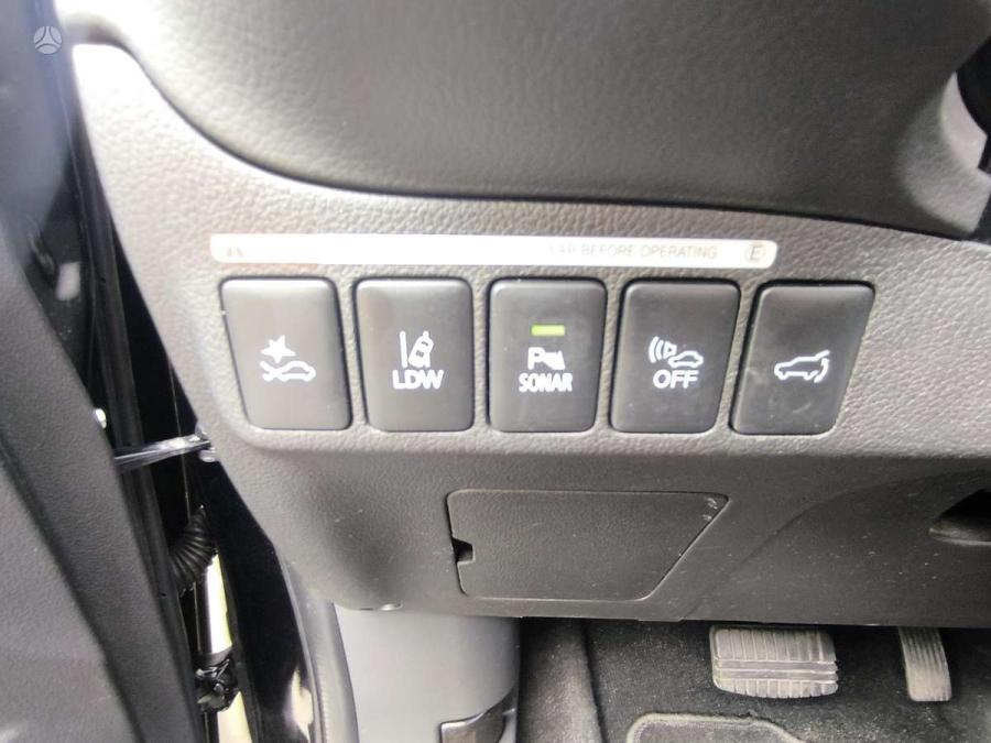 Black Mitsubishi Outlander 2019 in Vilnius, with an engine capacity of 2.36 L and mileage of 111 thousand km for 16750 €, photo 20 on AUTOMOTO.COM.LV