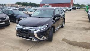 Black Mitsubishi Outlander 2019 in Siauliai, with an engine capacity of 2.00 L and mileage of 134 thousand km for 15200 €, photo 3 on AUTOMOTO.COM.LV