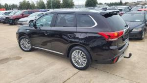 Black Mitsubishi Outlander 2019 in Siauliai, with an engine capacity of 2.00 L and mileage of 134 thousand km for 15200 €, photo 5 on AUTOMOTO.COM.LV