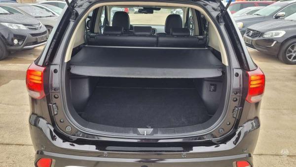 Black Mitsubishi Outlander 2019 in Siauliai, with an engine capacity of 2.00 L and mileage of 134 thousand km for 15200 €, photo 8 on AUTOMOTO.COM.LV