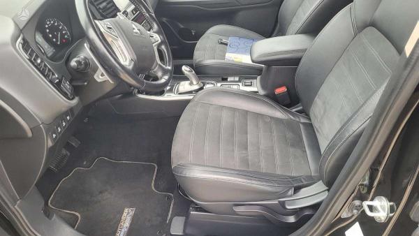 Black Mitsubishi Outlander 2019 in Siauliai, with an engine capacity of 2.00 L and mileage of 134 thousand km for 15200 €, photo 9 on AUTOMOTO.COM.LV