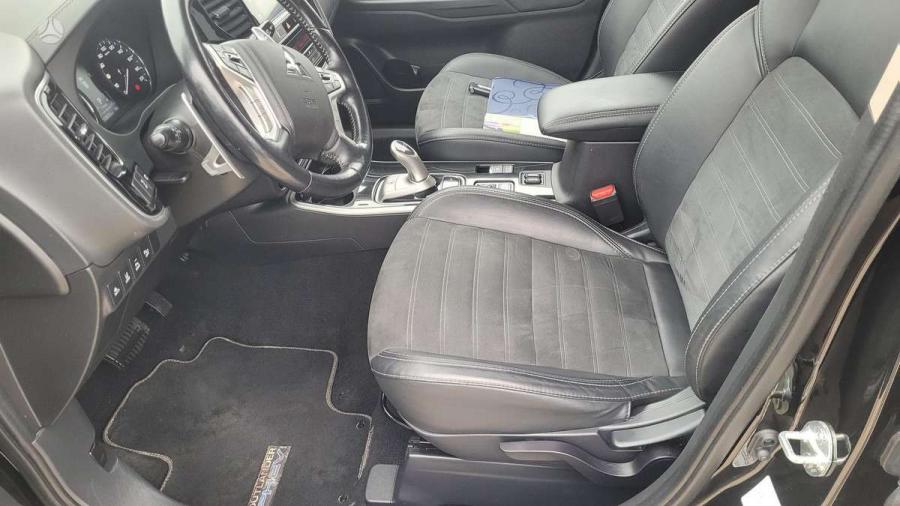 Black Mitsubishi Outlander 2019 in Siauliai, with an engine capacity of 2.00 L and mileage of 134 thousand km for 15200 €, photo 10 on AUTOMOTO.COM.LV