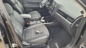 Black Mitsubishi Outlander 2019 in Siauliai, with an engine capacity of 2.00 L and mileage of 134 thousand km for 15200 €, photo 11 on AUTOMOTO.COM.LV