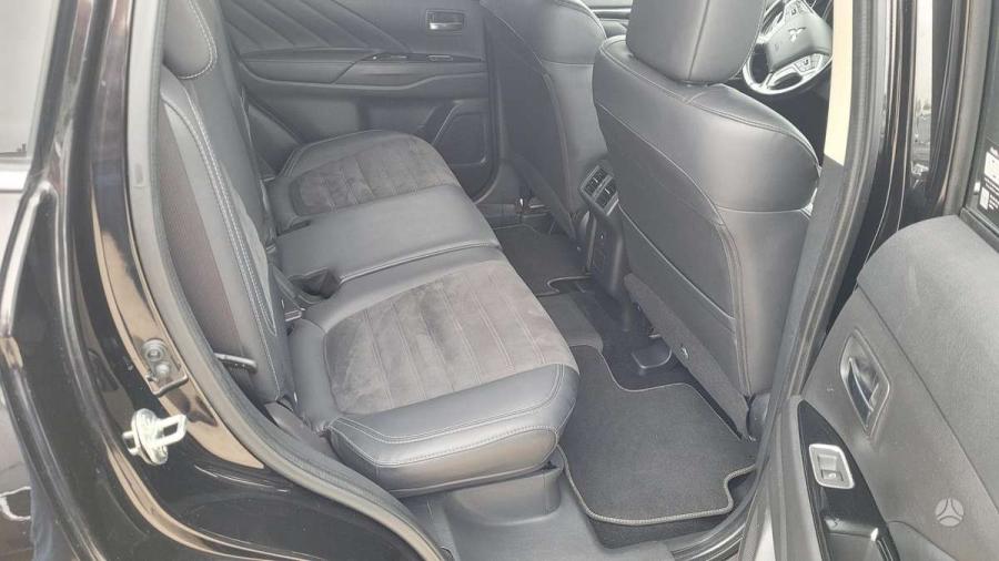 Black Mitsubishi Outlander 2019 in Siauliai, with an engine capacity of 2.00 L and mileage of 134 thousand km for 15200 €, photo 14 on AUTOMOTO.COM.LV