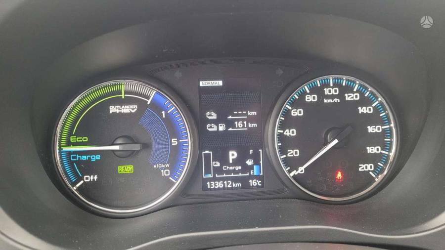 Black Mitsubishi Outlander 2019 in Siauliai, with an engine capacity of 2.00 L and mileage of 134 thousand km for 15200 €, photo 15 on AUTOMOTO.COM.LV
