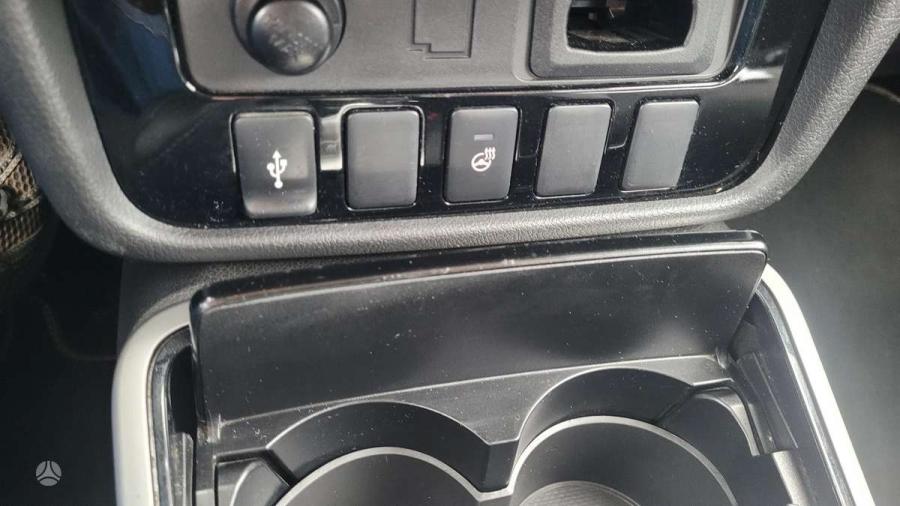 Black Mitsubishi Outlander 2019 in Siauliai, with an engine capacity of 2.00 L and mileage of 134 thousand km for 15200 €, photo 19 on AUTOMOTO.COM.LV