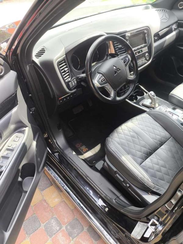 Melns Mitsubishi Outlander 2019 Viļņa, ar dzinēja tilpumu 2.36 L un nobraukumu 111 tūkst. km par 15950 €, foto 9 vietnē AUTOMOTO.COM.LV