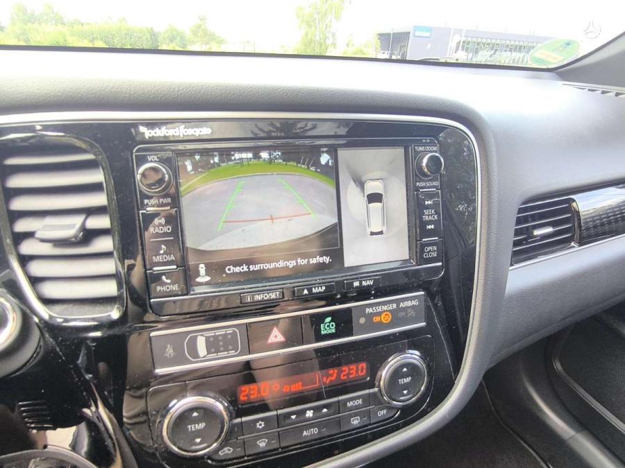 Black Mitsubishi Outlander 2019 in Vilnius, with an engine capacity of 2.36 L and mileage of 111 thousand km for 15950 €, photo 19 on AUTOMOTO.COM.LV
