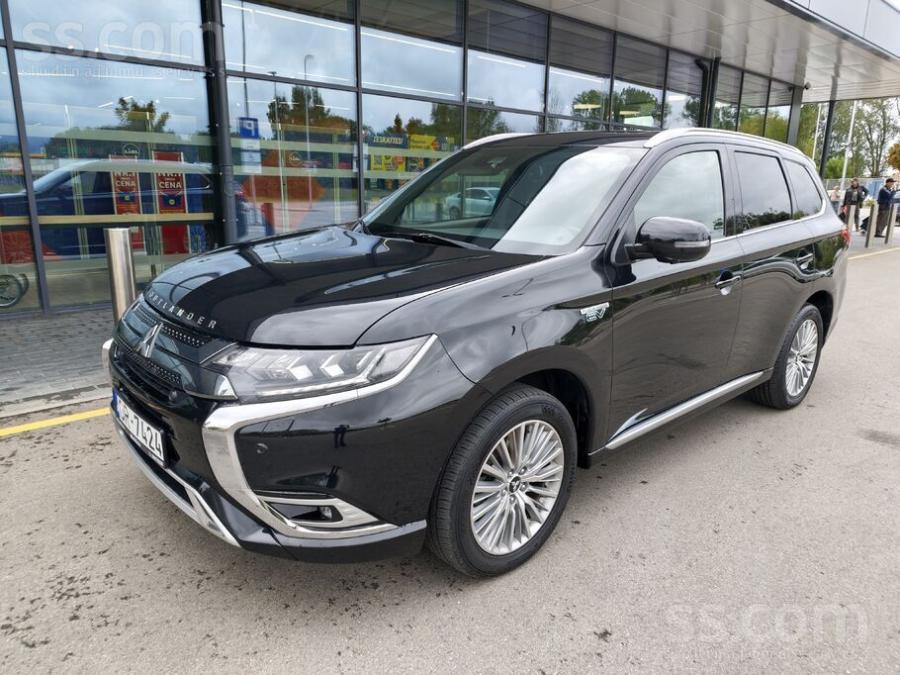 Melns Mitsubishi Outlander 2019 Rīga, ar dzinēja tilpumu 2.40 L un nobraukumu 237 tūkst. km par 15600 €, foto 1 vietnē AUTOMOTO.COM.LV