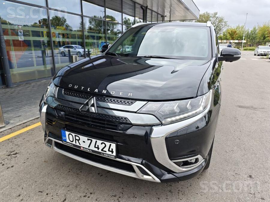 Melns Mitsubishi Outlander 2019 Rīga, ar dzinēja tilpumu 2.40 L un nobraukumu 237 tūkst. km par 15600 €, foto 3 vietnē AUTOMOTO.COM.LV