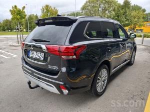 Melns Mitsubishi Outlander 2019 Rīga, ar dzinēja tilpumu 2.40 L un nobraukumu 237 tūkst. km par 15600 €, foto 5 vietnē AUTOMOTO.COM.LV