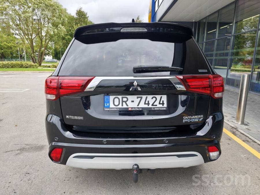 Melns Mitsubishi Outlander 2019 Rīga, ar dzinēja tilpumu 2.40 L un nobraukumu 237 tūkst. km par 15600 €, foto 6 vietnē AUTOMOTO.COM.LV