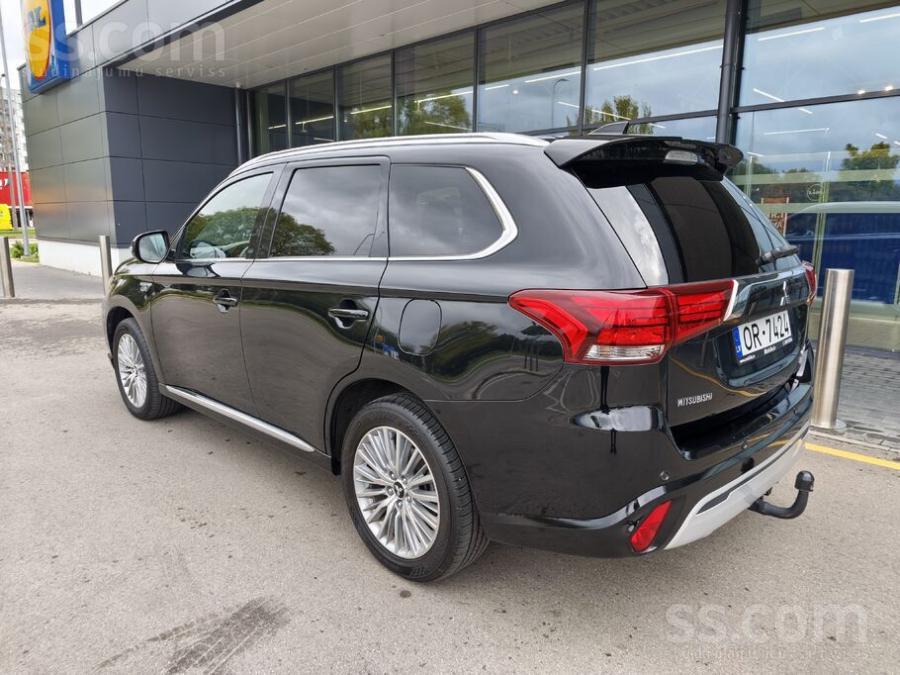 Melns Mitsubishi Outlander 2019 Rīga, ar dzinēja tilpumu 2.40 L un nobraukumu 237 tūkst. km par 15600 €, foto 7 vietnē AUTOMOTO.COM.LV
