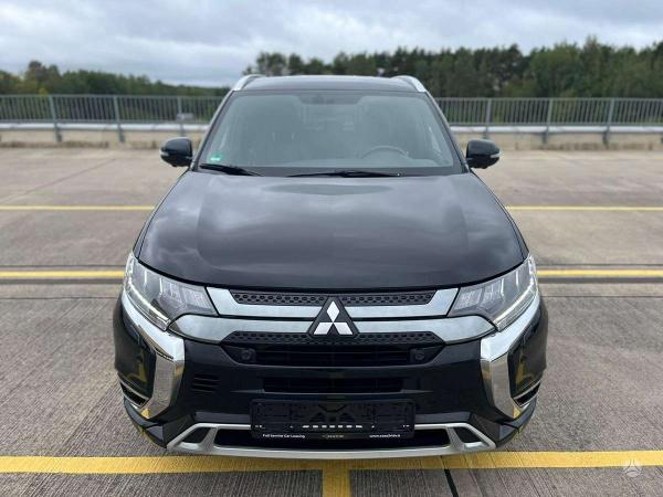 Mitsubishi Outlander 2019 in Vilnius on AUTOMOTO.COM.LV Black Mitsubishi Outlander 2019 in Vilnius, with an engine capacity of 2.40 L and mileage of 167 thousand km for 15999 €, photo 9 on AUTOMOTO.COM.LV