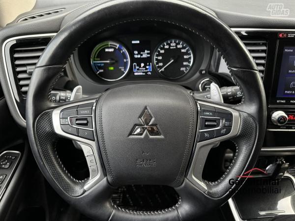 Black Mitsubishi Outlander 2020 in Avizieniai, with an engine capacity of 2.40 L and mileage of 85 thousand km for 21450 €, photo 6 on AUTOMOTO.COM.LV