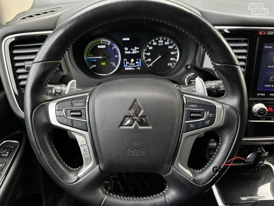 Black Mitsubishi Outlander 2020 in Avizieniai, with an engine capacity of 2.40 L and mileage of 85 thousand km for 21450 €, photo 6 on AUTOMOTO.COM.LV