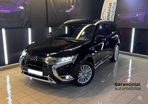 Black Mitsubishi Outlander 2020 in Vilnius, with an engine capacity of 2.36 L and mileage of 144 thousand km for 18950 €, photo 1 on AUTOMOTO.COM.LV