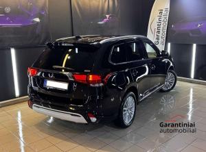 Black Mitsubishi Outlander 2020 in Vilnius, with an engine capacity of 2.36 L and mileage of 144 thousand km for 18950 €, photo 2 on AUTOMOTO.COM.LV