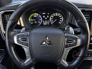 Black Mitsubishi Outlander 2020 in Vilnius, with an engine capacity of 2.36 L and mileage of 144 thousand km for 18950 €, photo 18 on AUTOMOTO.COM.LV