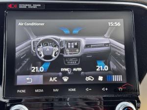 Black Mitsubishi Outlander 2020 in Vilnius, with an engine capacity of 2.36 L and mileage of 144 thousand km for 18950 €, photo 25 on AUTOMOTO.COM.LV