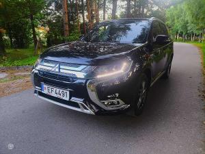 Melns Mitsubishi Outlander 2020 Viļņa, ar dzinēja tilpumu 2.36 L un nobraukumu 105 tūkst. km par 16999 €, foto  vietnē AUTOMOTO.COM.LV