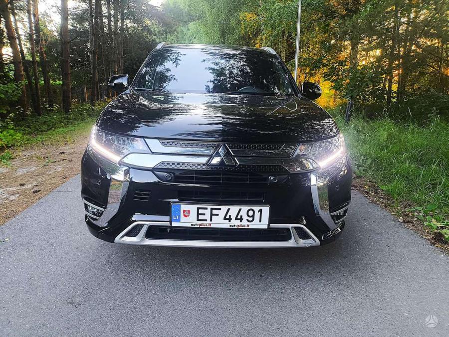 Melns Mitsubishi Outlander 2020 Viļņa, ar dzinēja tilpumu 2.36 L un nobraukumu 105 tūkst. km par 16999 €, foto 3 vietnē AUTOMOTO.COM.LV