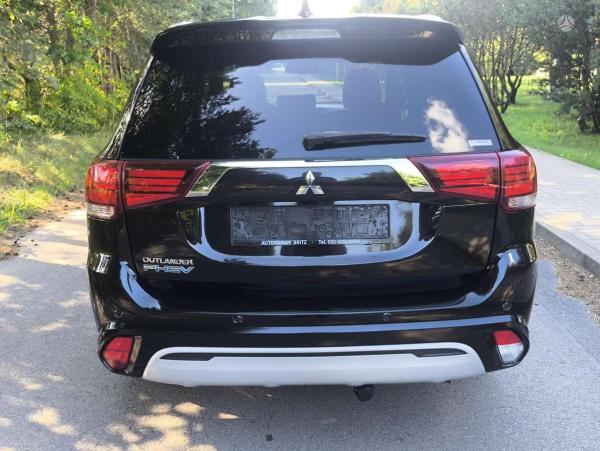 Melns Mitsubishi Outlander 2020 Viļņa, ar dzinēja tilpumu 2.36 L un nobraukumu 126 tūkst. km par 17545 €, foto 6 vietnē AUTOMOTO.COM.LV