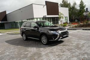 Melns Mitsubishi Outlander 2020 Viļņa, ar dzinēja tilpumu 2.00 L un nobraukumu 106 tūkst. km par 17500 €, foto  vietnē AUTOMOTO.COM.LV