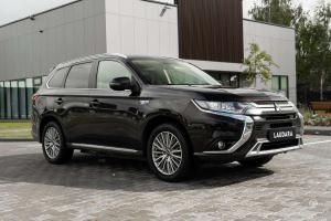Melns Mitsubishi Outlander 2020 Viļņa, ar dzinēja tilpumu 2.00 L un nobraukumu 106 tūkst. km par 17500 €, foto 3 vietnē AUTOMOTO.COM.LV
